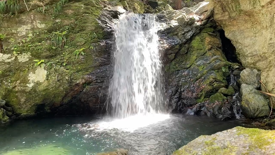 雨乞いの滝【Amagoi-Waterfall】 - 日本の風景｜Japanese Landscape