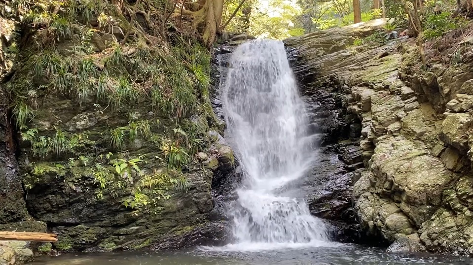 雨乞いの滝【Amagoi-Waterfall】 - 日本の風景｜Japanese Landscape